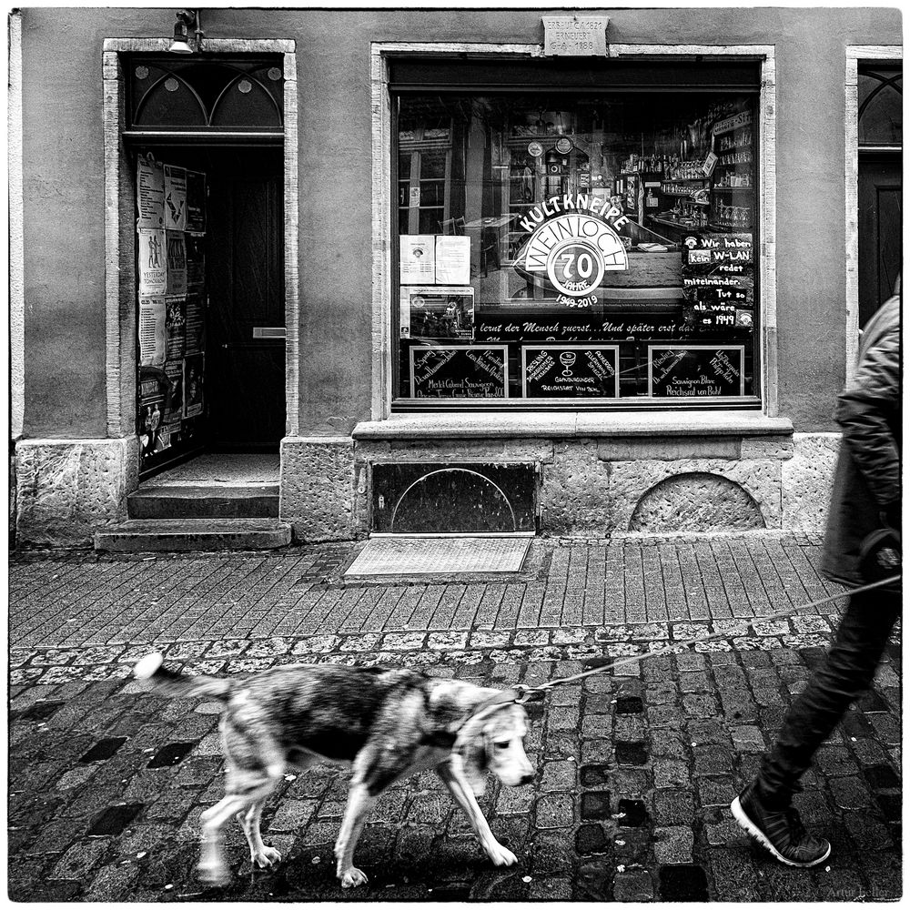 Der Sonntagsspruch Foto & Bild | streetfotografie mit menschen, fotokunst, monochrome fine art ...