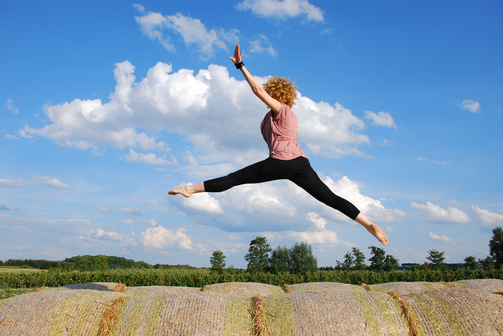 der Sprung Foto & Bild | erwachsene menschen, himmel, frau Bilder auf ...