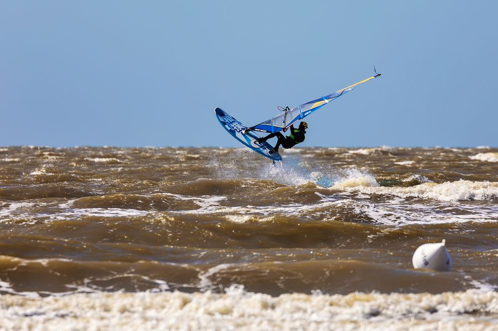Der Sprung Foto & Bild | erwachsene menschen, menschen in der freizeit ...