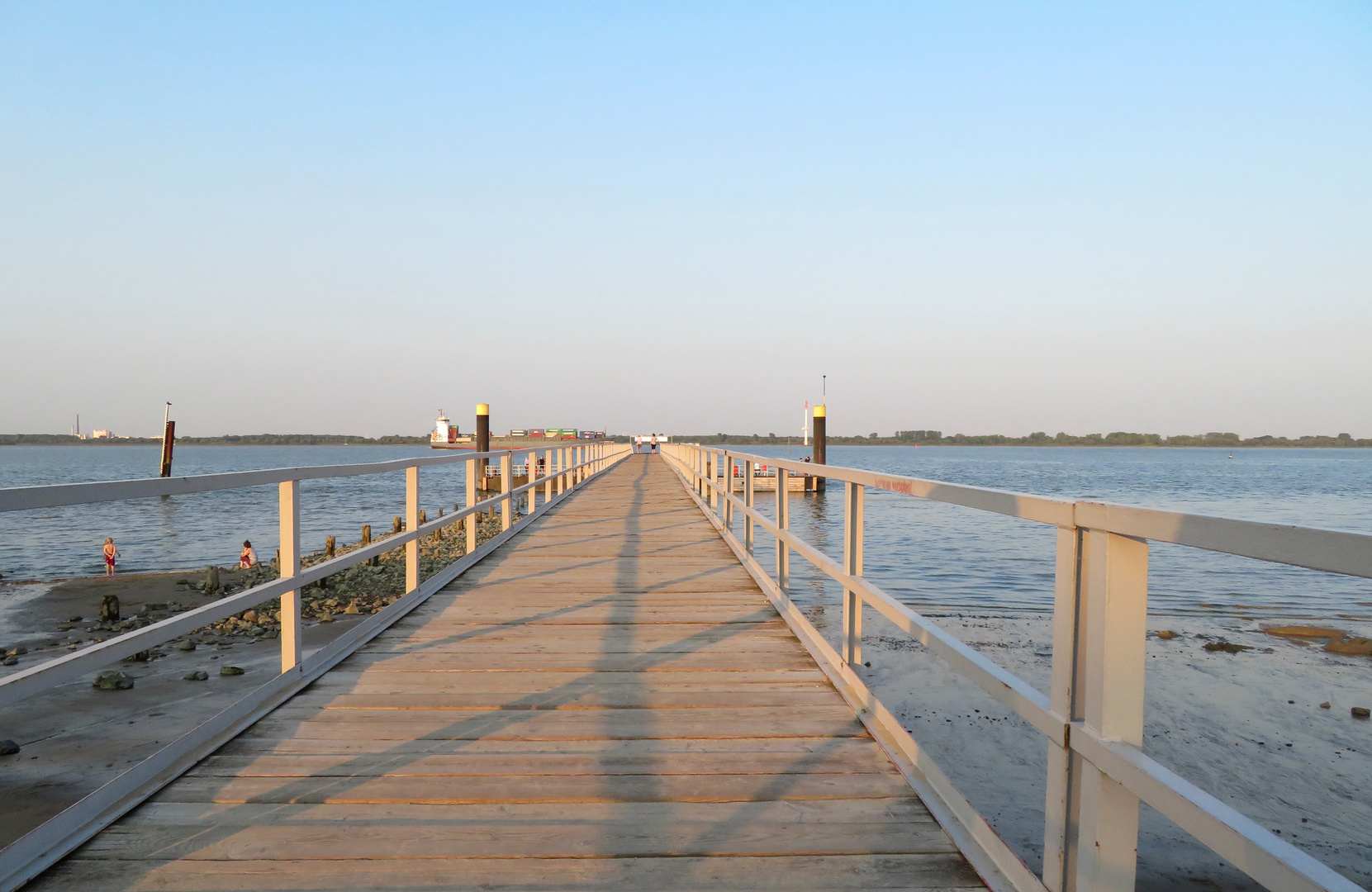 der Steg geht auf die Elbe ... Foto & Bild | dokumentation ...