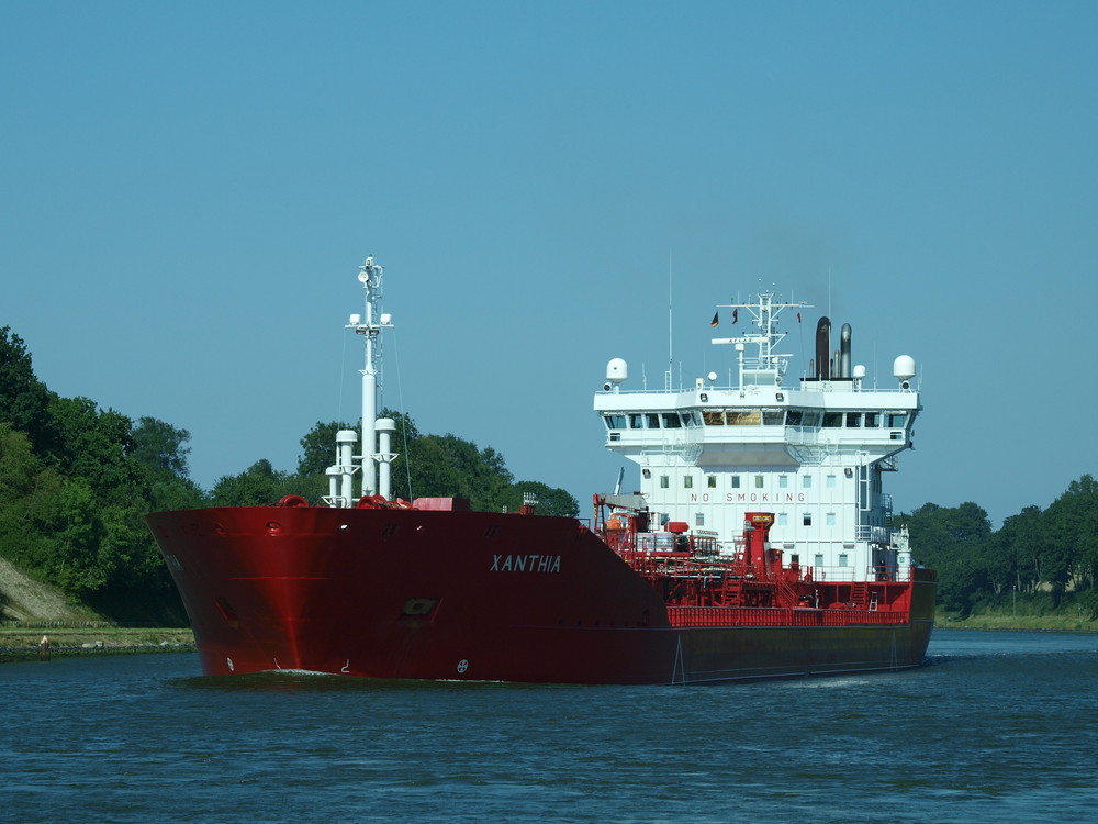 Der Tanker XANTHIA auf dem Nord-ostsee-Kanal Foto & Bild | schiffe und ...