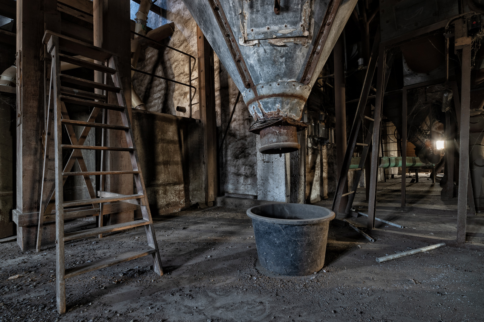 der Trichter... Foto & Bild | marode, dokumentation, alt Bilder auf ...