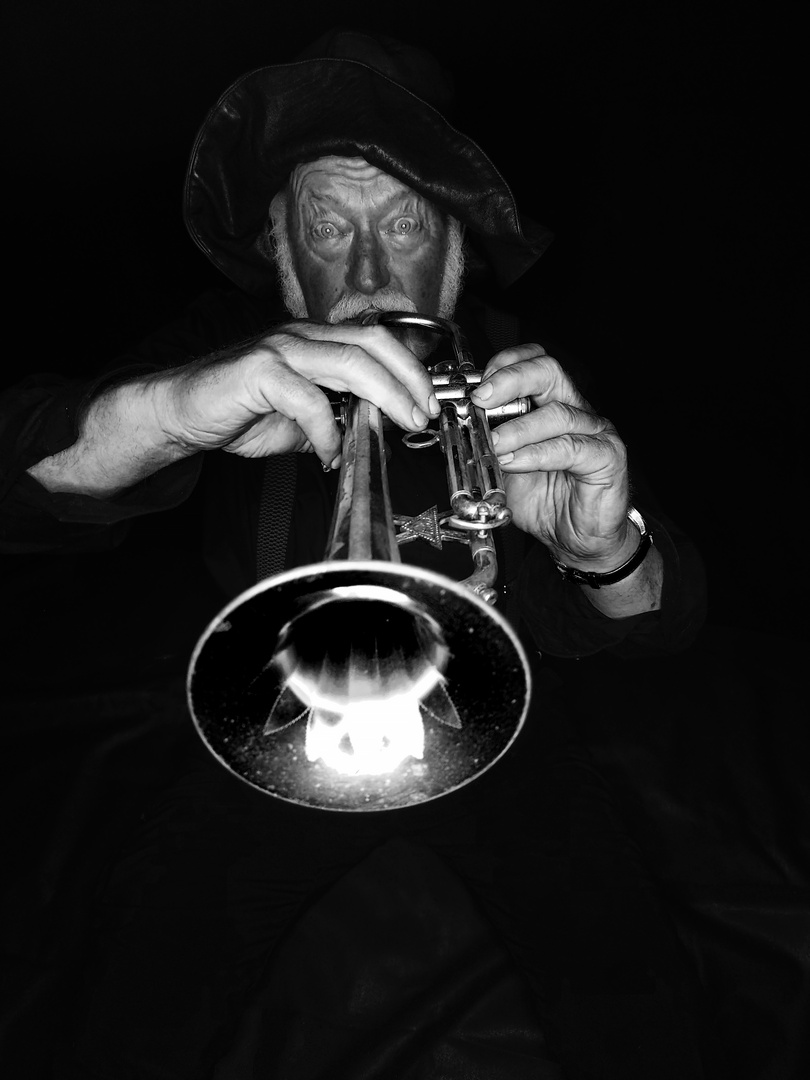 Der Trompeter Foto & Bild | bw, spezial, monochrome Bilder auf ...