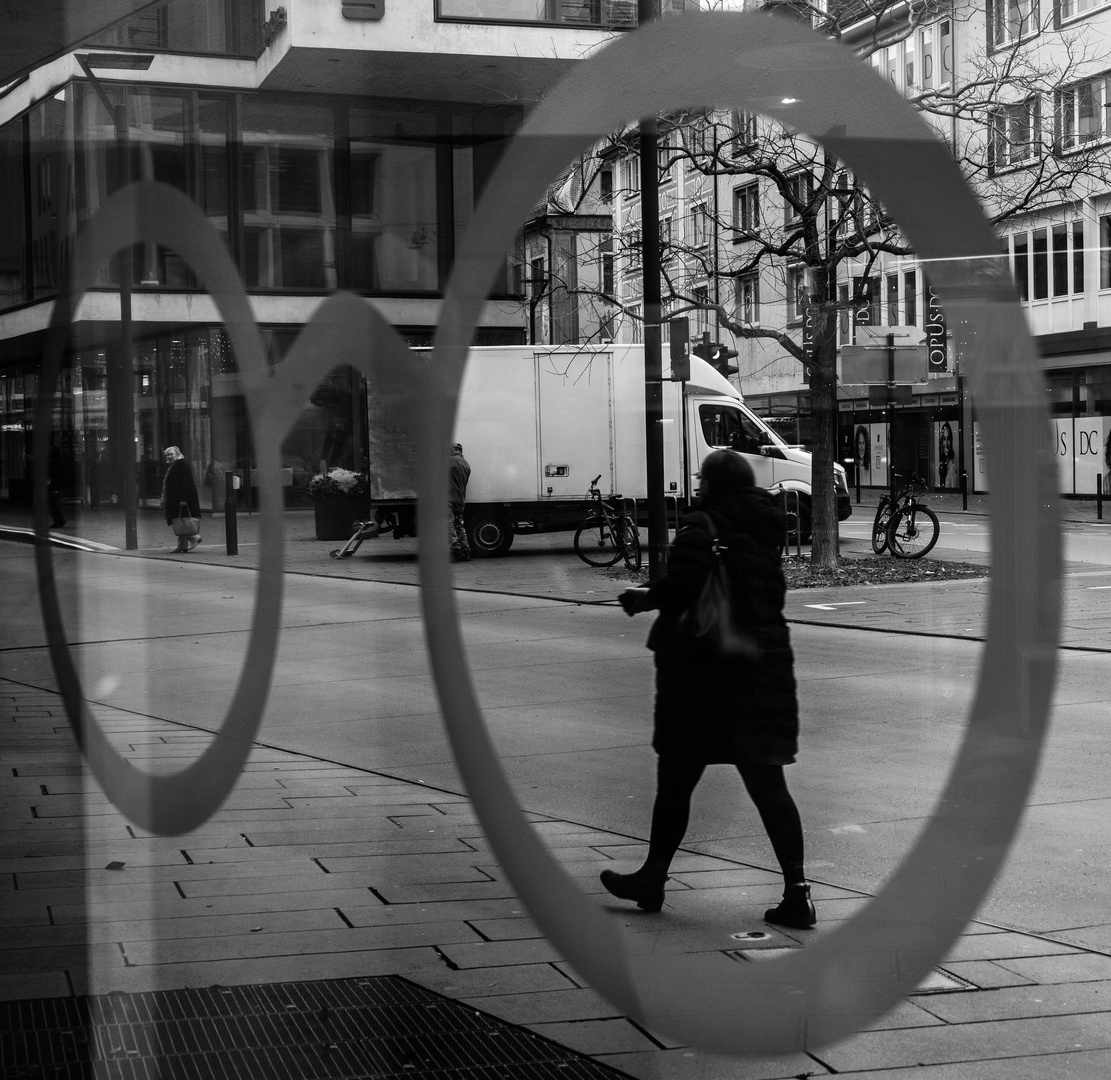 Der volle Durchblick und Weitblick für das neue Jahr Foto & Bild | streetfotografie mit menschen ...