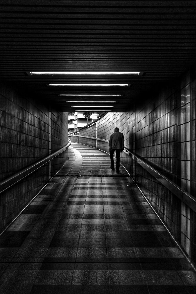 Der Weg (48); dieser ist für einige Mühsam! Foto & Bild | streetfotografie mit menschen ...