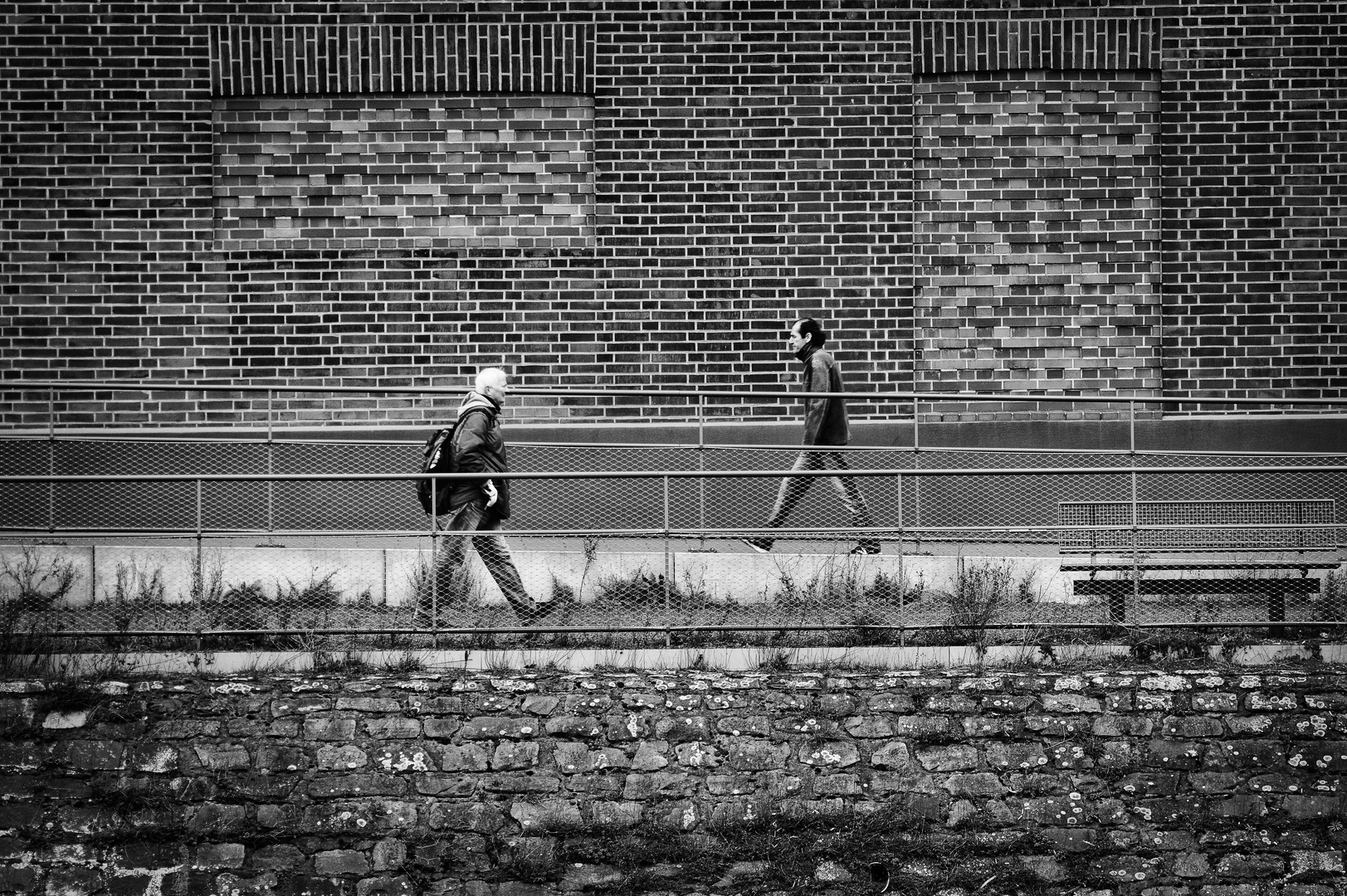 Der Weg Foto & Bild | streetfotografie mit menschen, monochrom, bearbeitungs - techniken Bilder ...