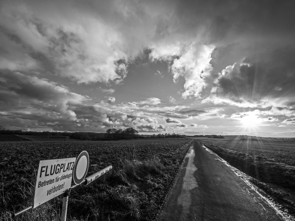 Der Weg ist das Ziel Foto & Bild | landschaft, wegweiser, zäune, bänke ...