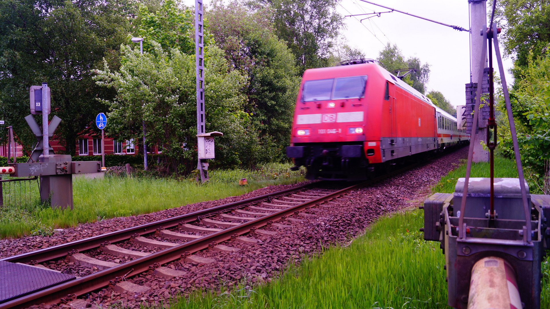Der Zug kommt Foto & Bild | stillleben, zufällige arrangements, zug ...