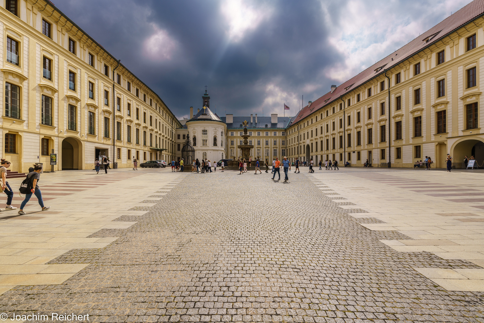 Der zweite Burghof der Prager Burg Foto & Bild | street, world ...