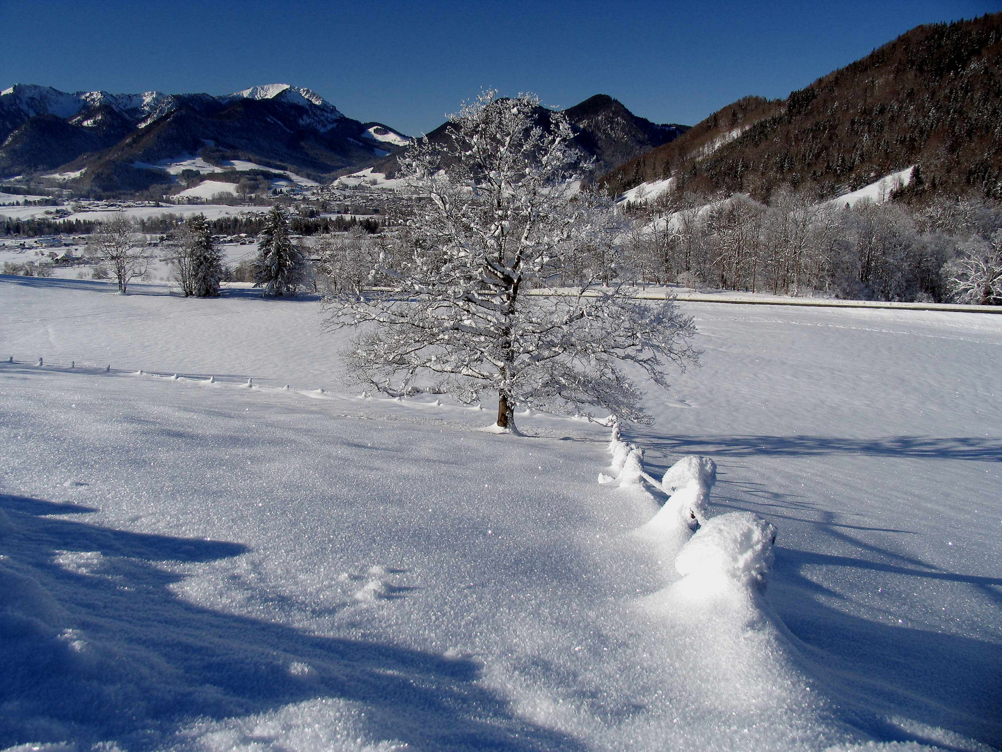 Deutsche Alpenstrasse mit Blick auf Ruhpolding Foto & Bild ...