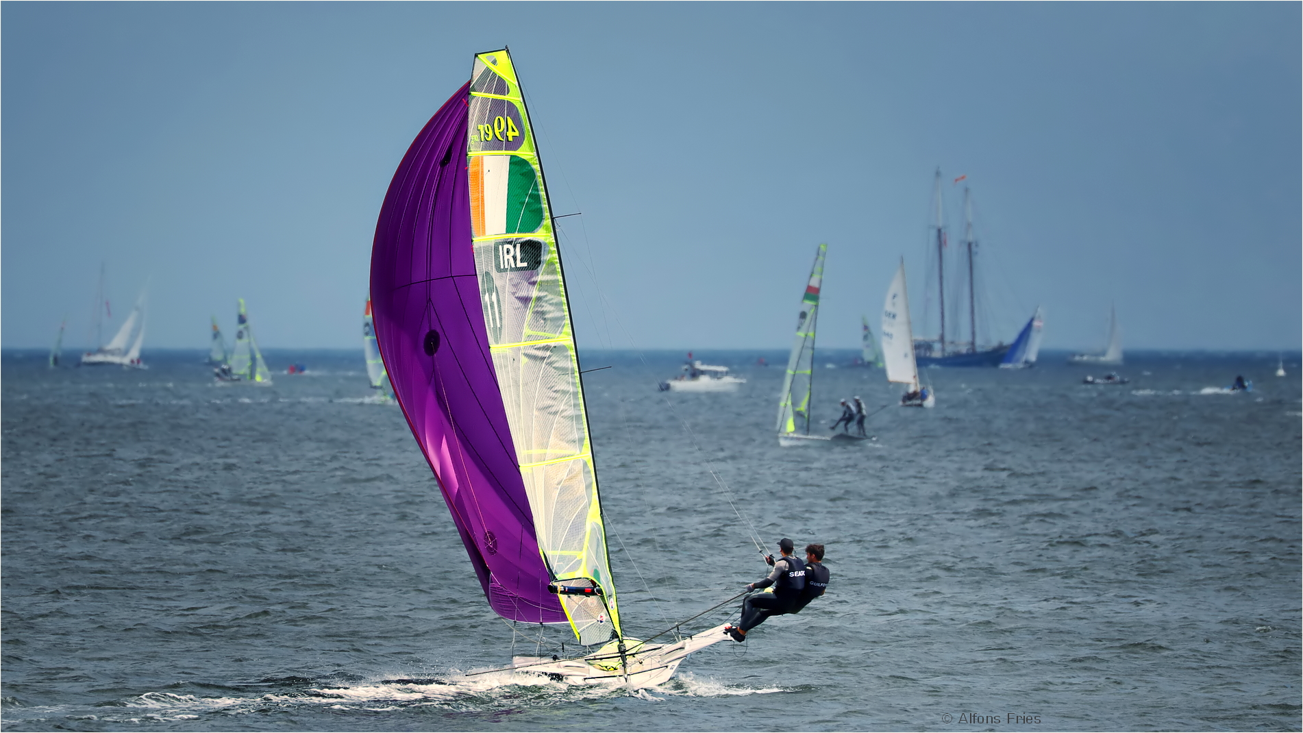 Die 49er Klasse! Sie gehören zu den schnellsten Segelbooten! Foto ...