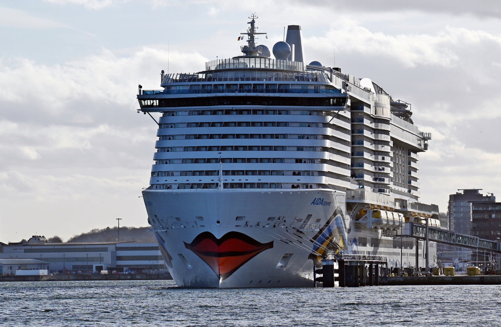 Die AIDA COSMA im Kieler Hafen Foto & Bild | deutschland, europe ...