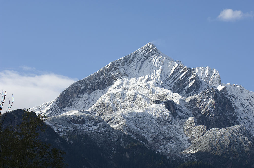 Die Alpspitze über Garmisch-Partenkirchen Foto & Bild | landschaft ...