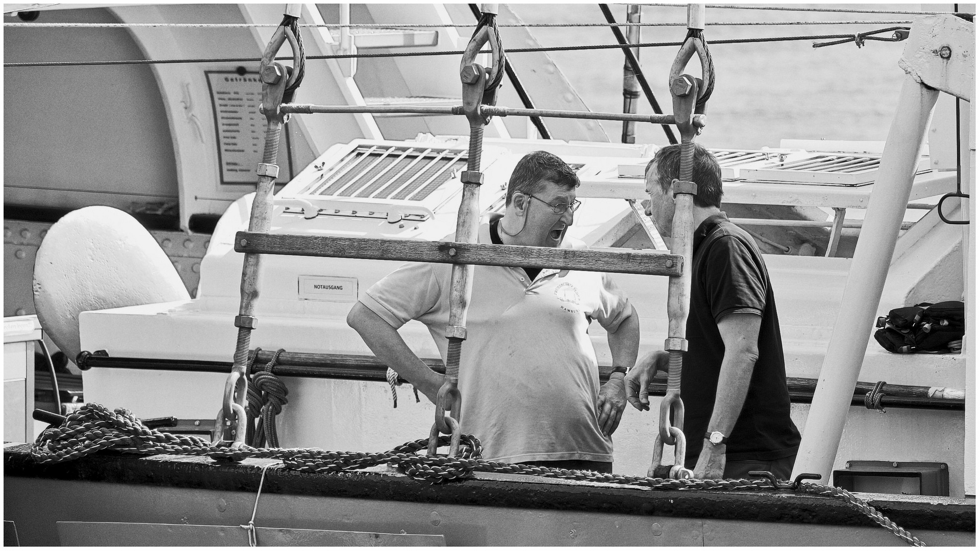 Die Ansage! Foto & Bild | fotos, street, reportage Bilder auf fotocommunity