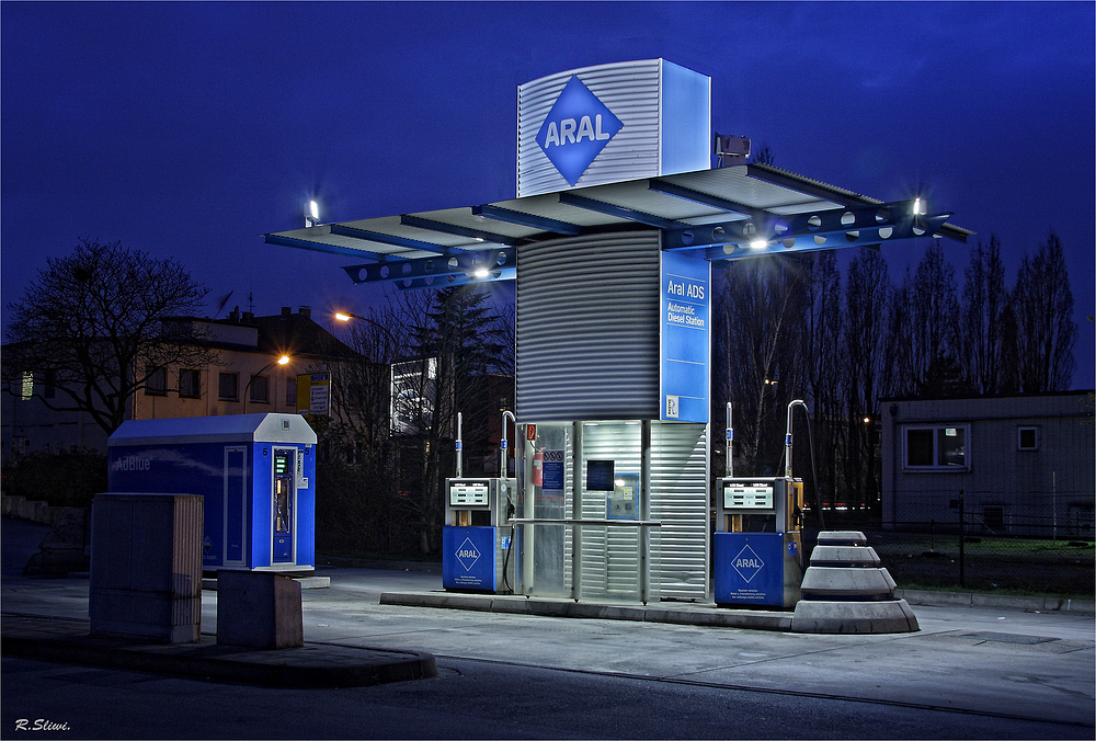 Die ARAL Tanke... Foto & Bild | architektur, profanbauten, tankstellen ...