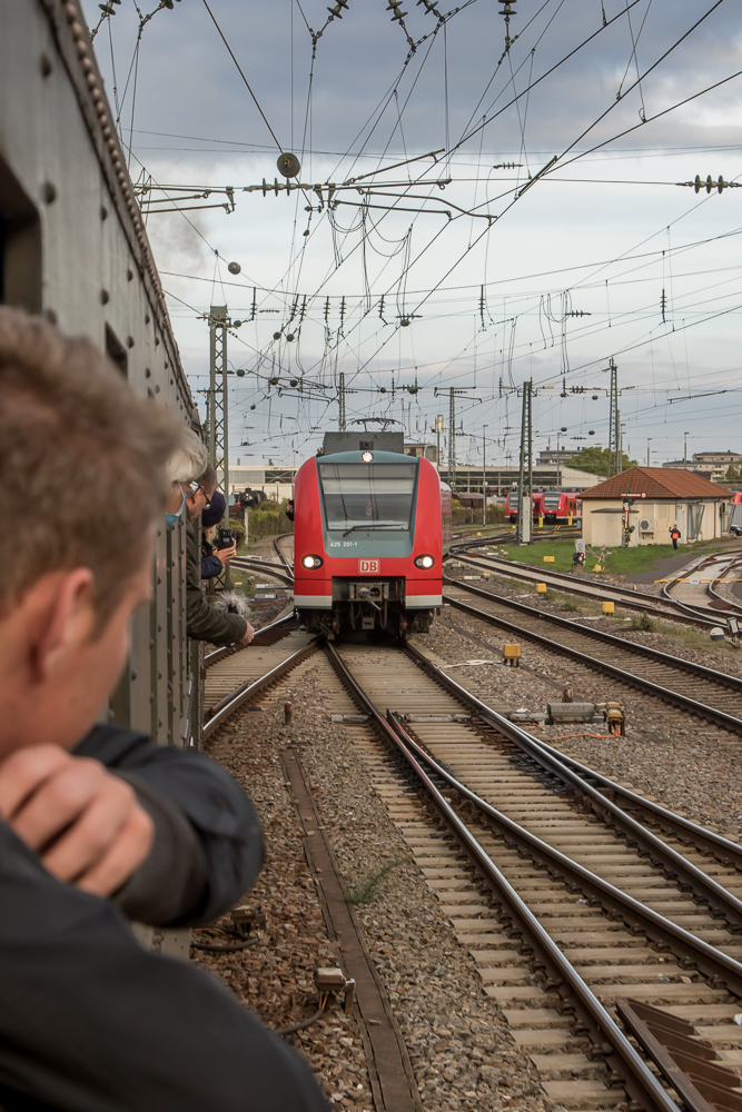 Die Bahn Foto & Bild | streetfotografie mit menschen, eisenbahn ...