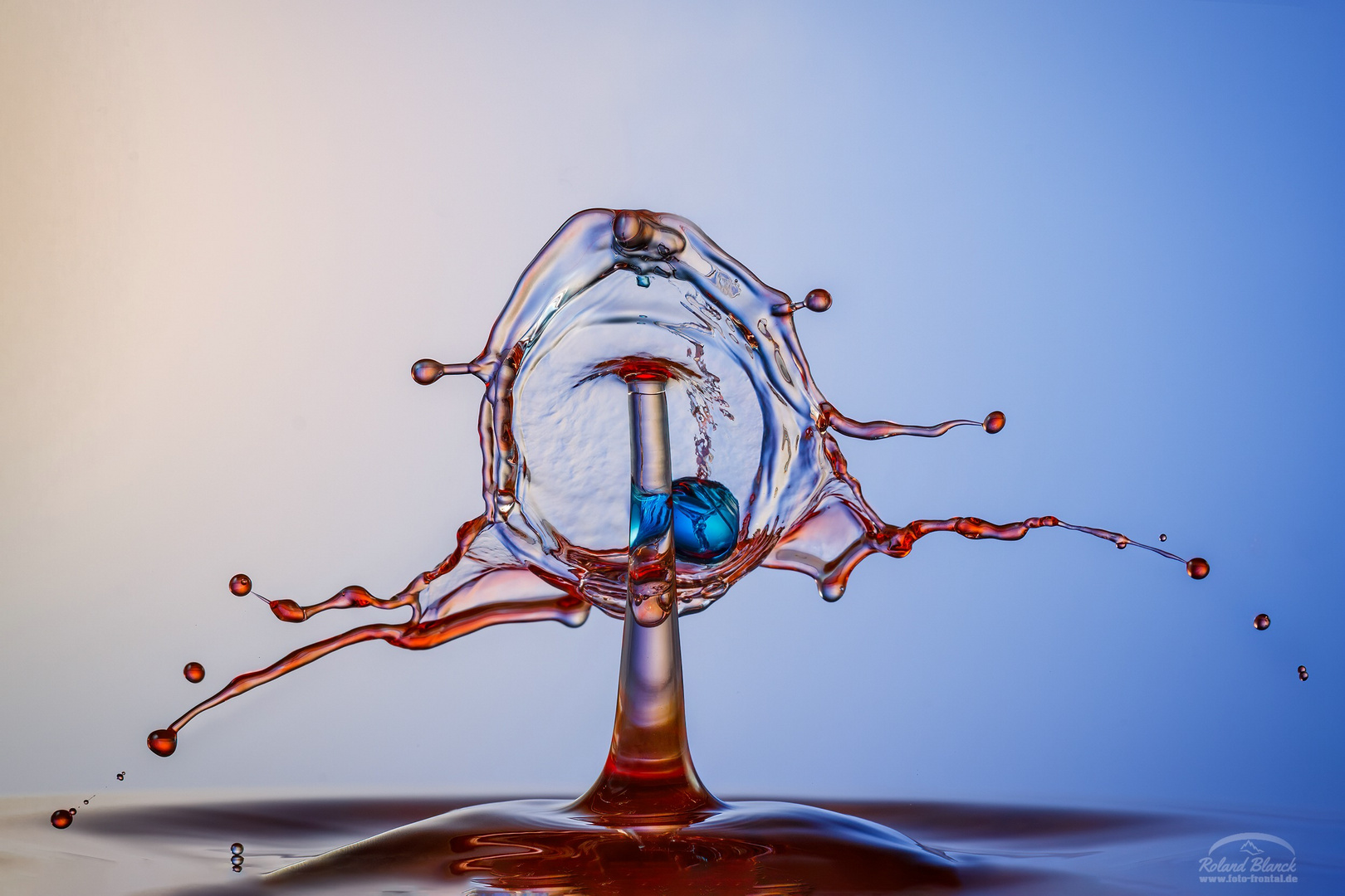 Die Balance der Wassertropfen Foto & Bild | spezial, wasser, tropfen ...