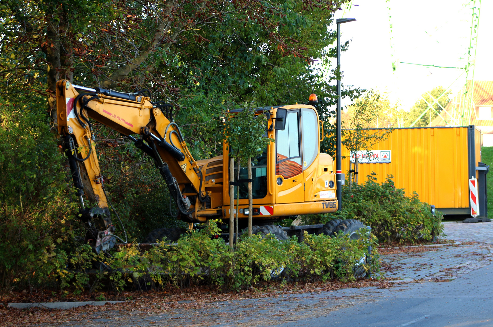 die Bauarbeiten gehen los .... Foto & Bild | outdoor, bäume, bagger ...