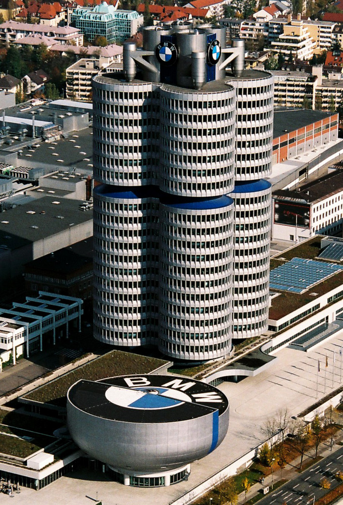 Die BMW-Zentrale und das Museum in München Foto & Bild | deutschland ...