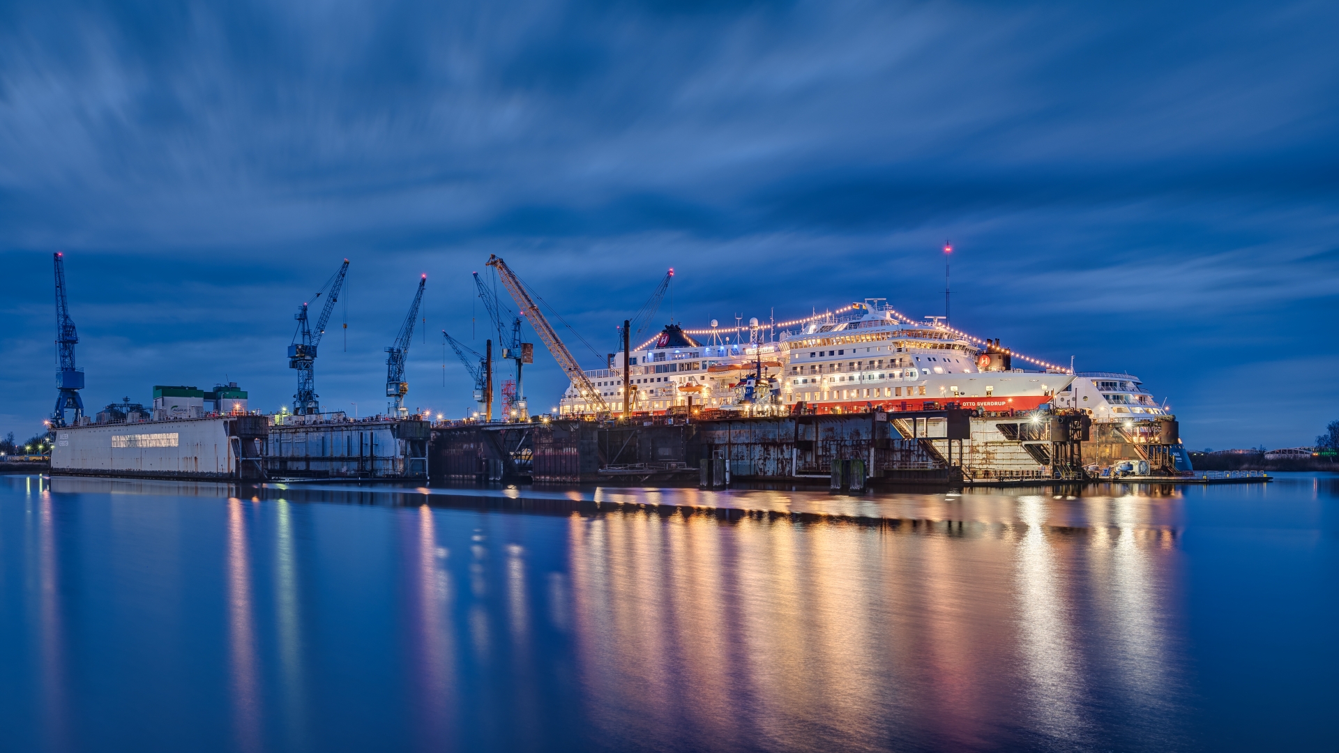 Die BREDO-Docks Foto & Bild | norwegen, kreuzfahrt, hurtigruten Bilder ...