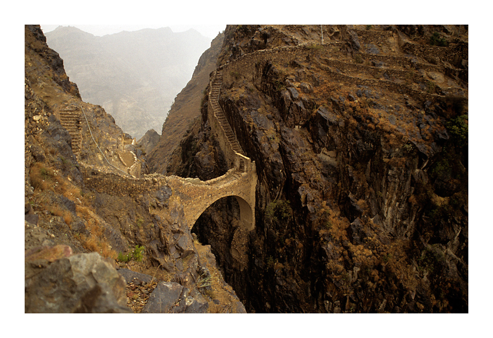 Die Brücke von Shahara Foto & Bild | asia, middle east, yemen Bilder ...