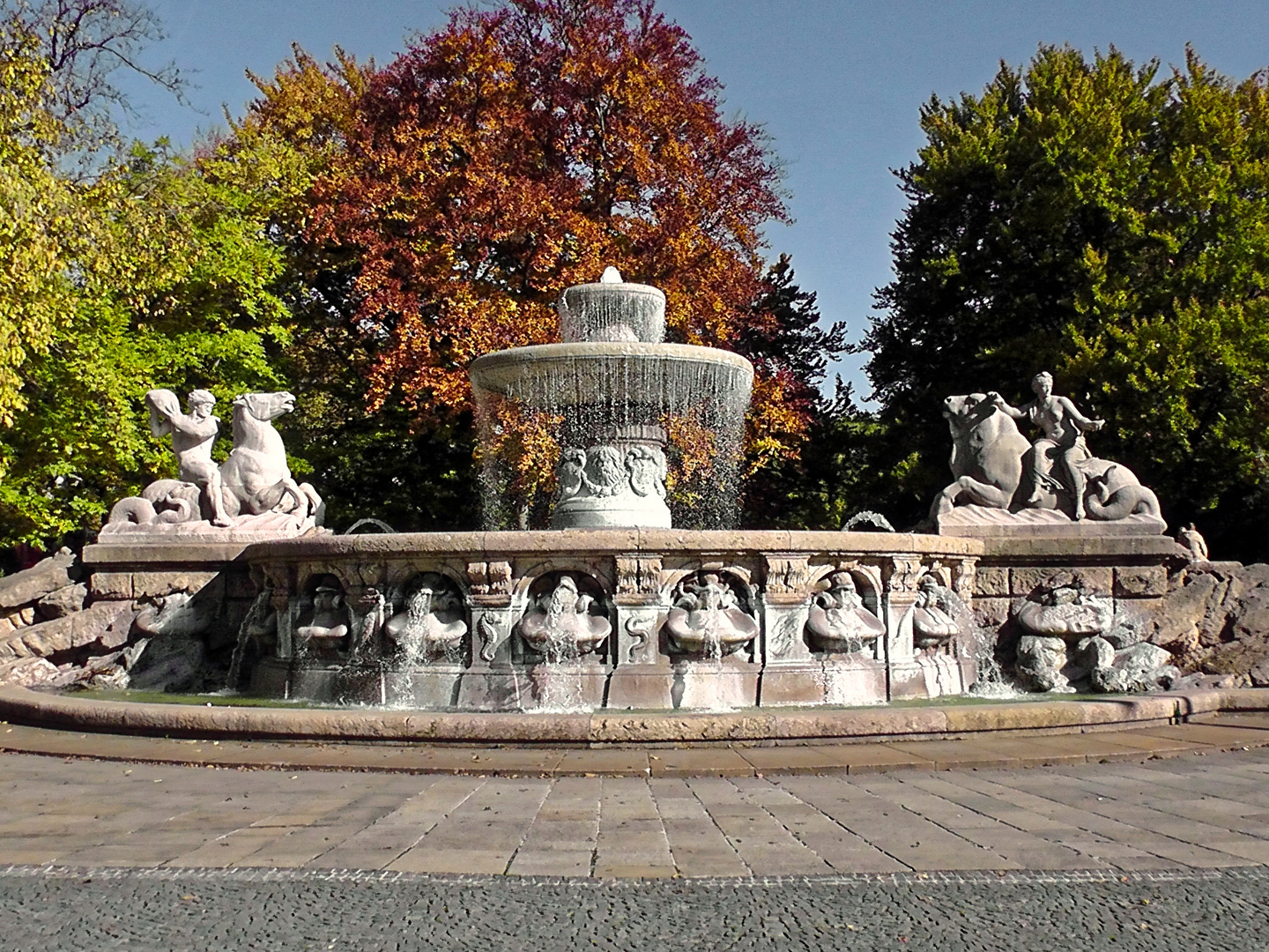 Die Brunnen in München Foto & Bild | architektur, sakralbauten, figuren ...