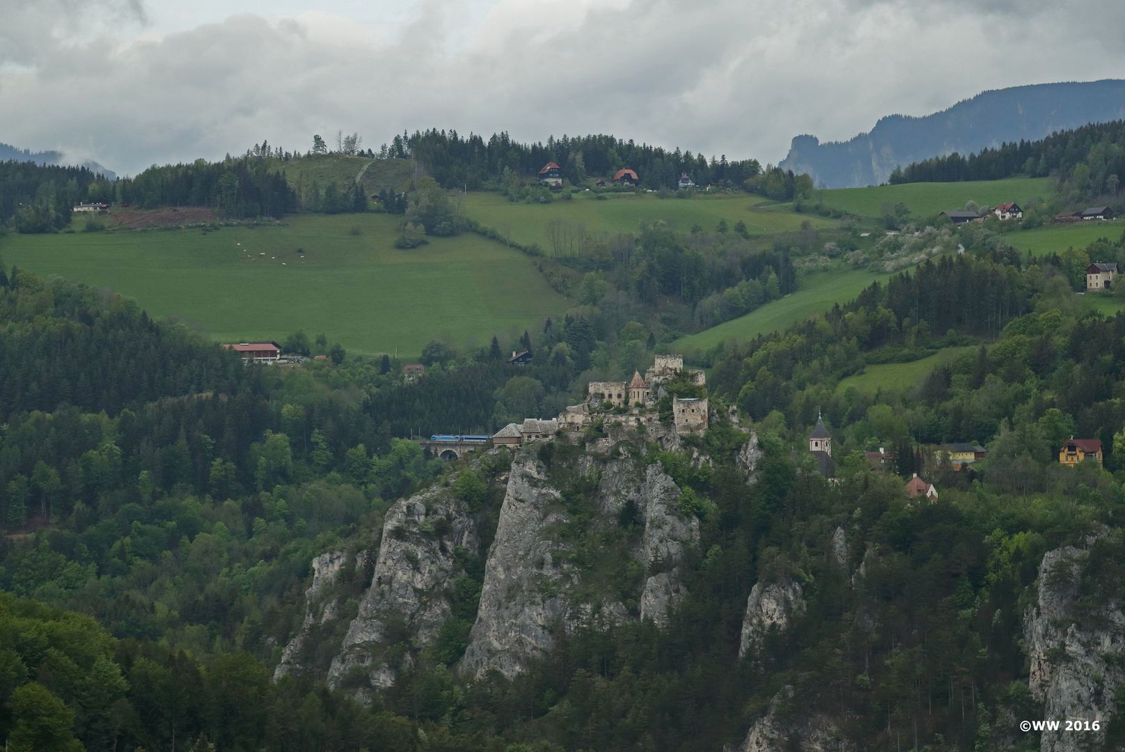 Die Burg Klamm Schottwien II Foto & Bild | eisenbahn, verkehr, öbb ...