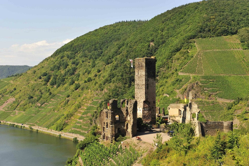 Die Burgruine Metternich über Beilstein an der Mosel Foto & Bild ... Die Burgruine Metternich über Beilstein an der Mosel Foto & Bild ...