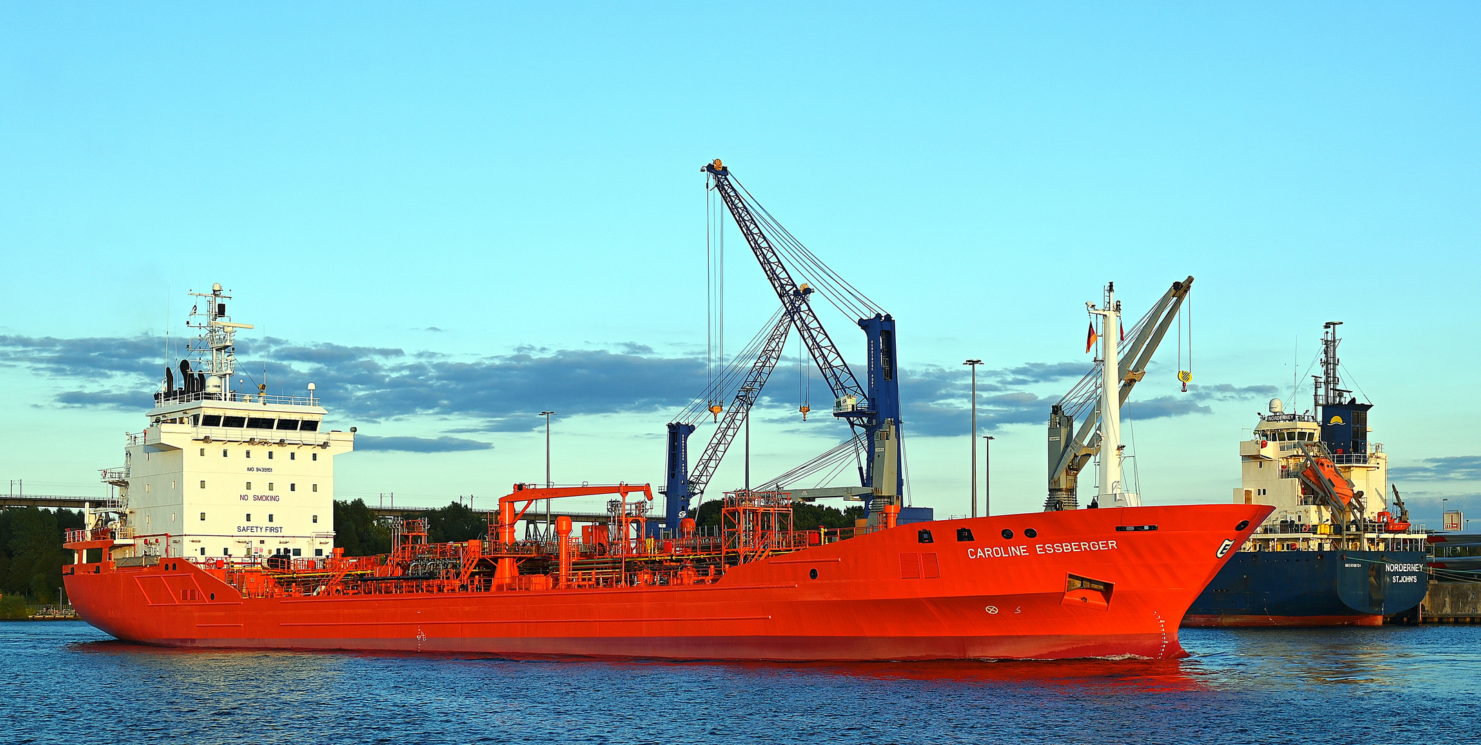Die CAROLINE ESSBERGER bei Rendsburg Foto & Bild | deutschland, europe ...