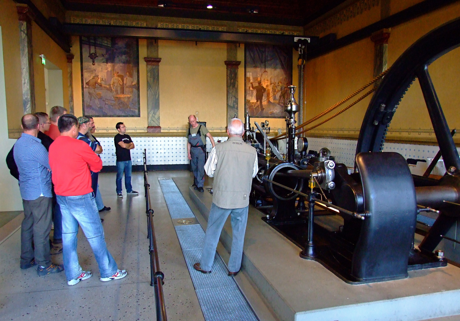 Die Dampfmaschine - Ein Maschinenraum wie wir ihn kennen ? °°° Foto ...