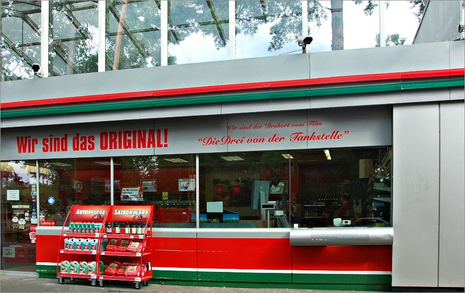 die drei von der Tankstelle Foto & Bild | architektur, fassaden ...