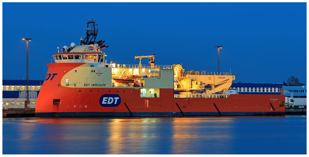 Die -- EDT Hercules -- Bohrinselversorger mit X-Bow.... Foto & Bild ...