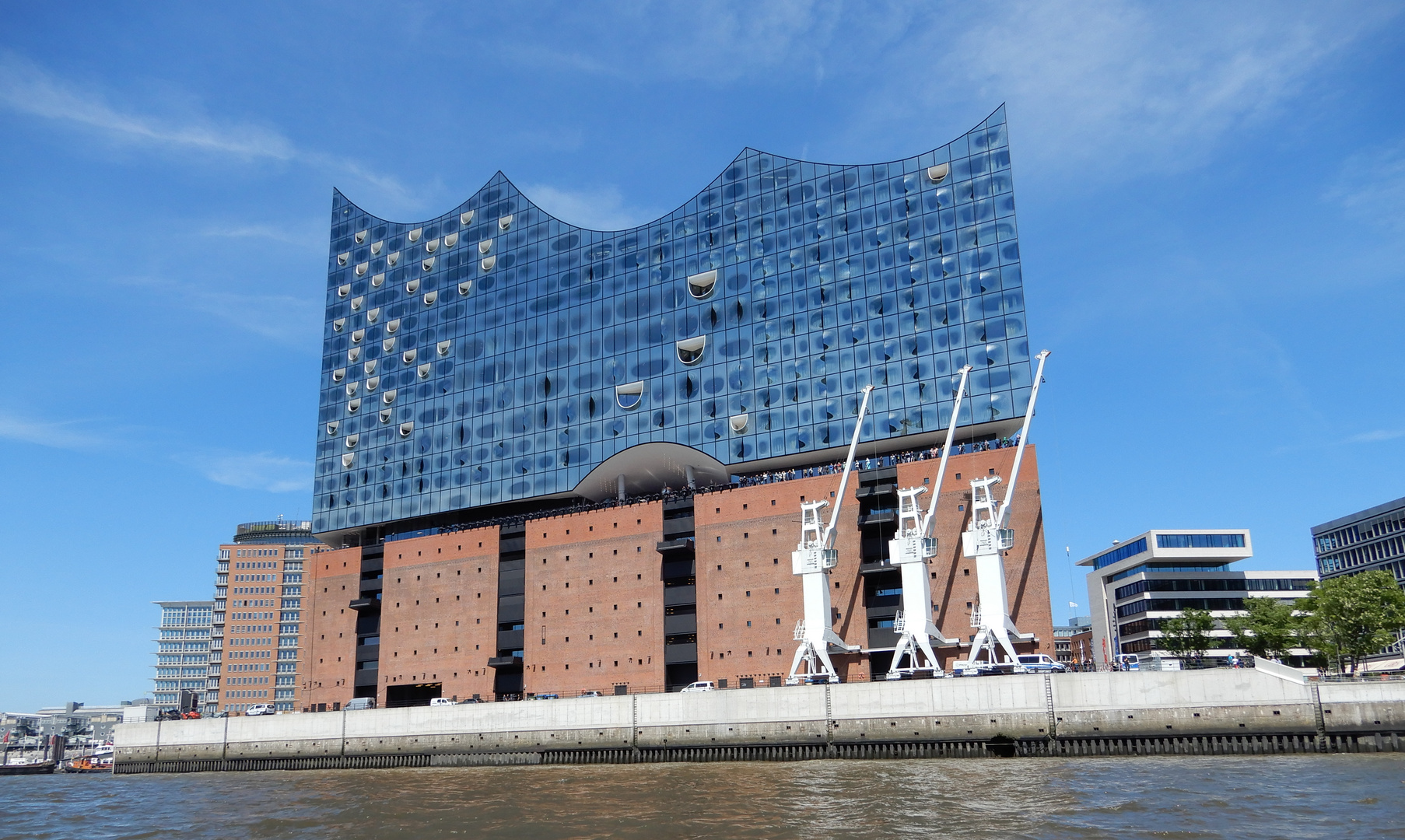 die Elbphilharmonie bei der Hafenrundfahrt Foto & Bild | deutschland ...