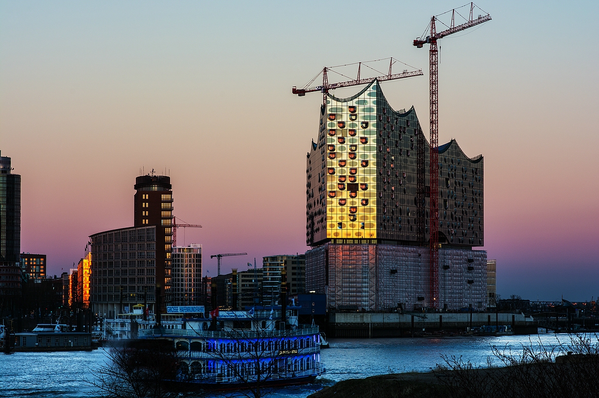 Die "Elphi" im Sonnenuntergang Foto & Bild | architektur, baustellen ...