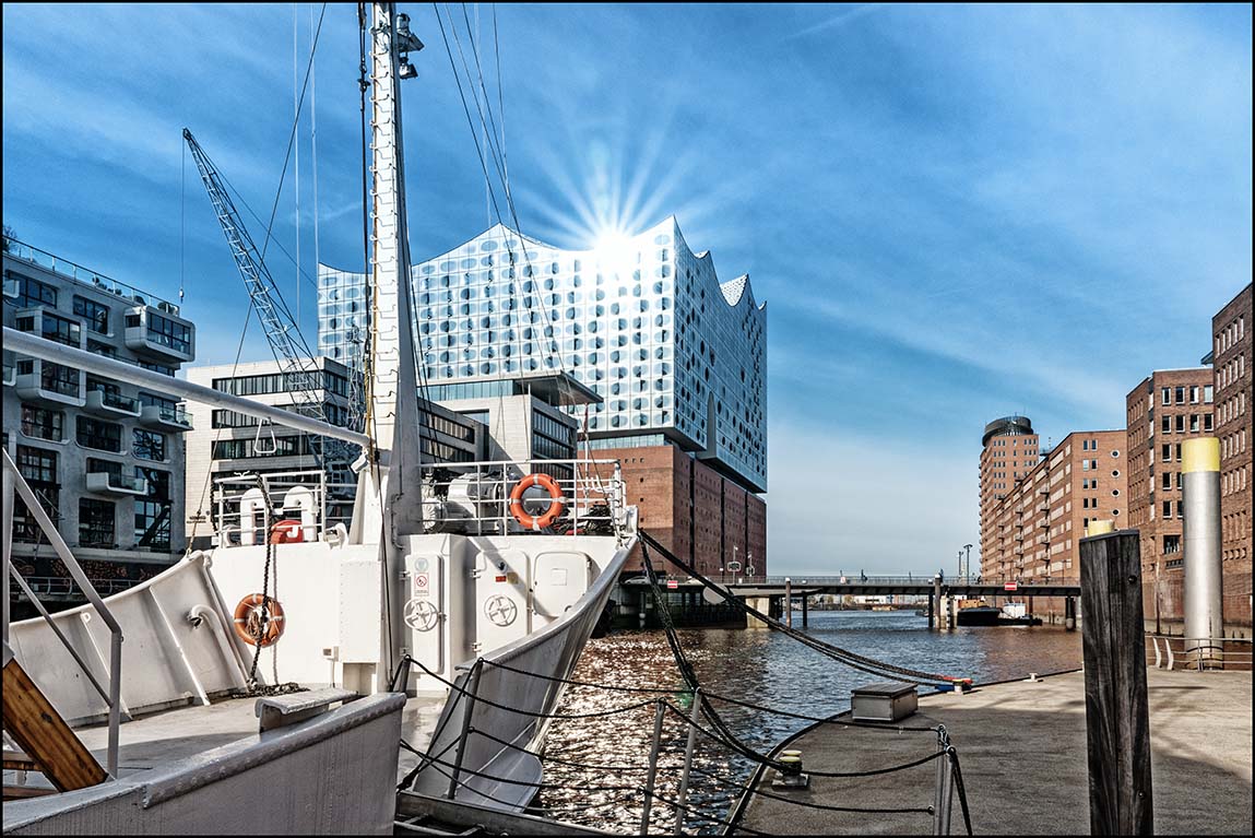 Die Elphi leuchtet #2 Foto & Bild | architektur, deutschland, europe ...