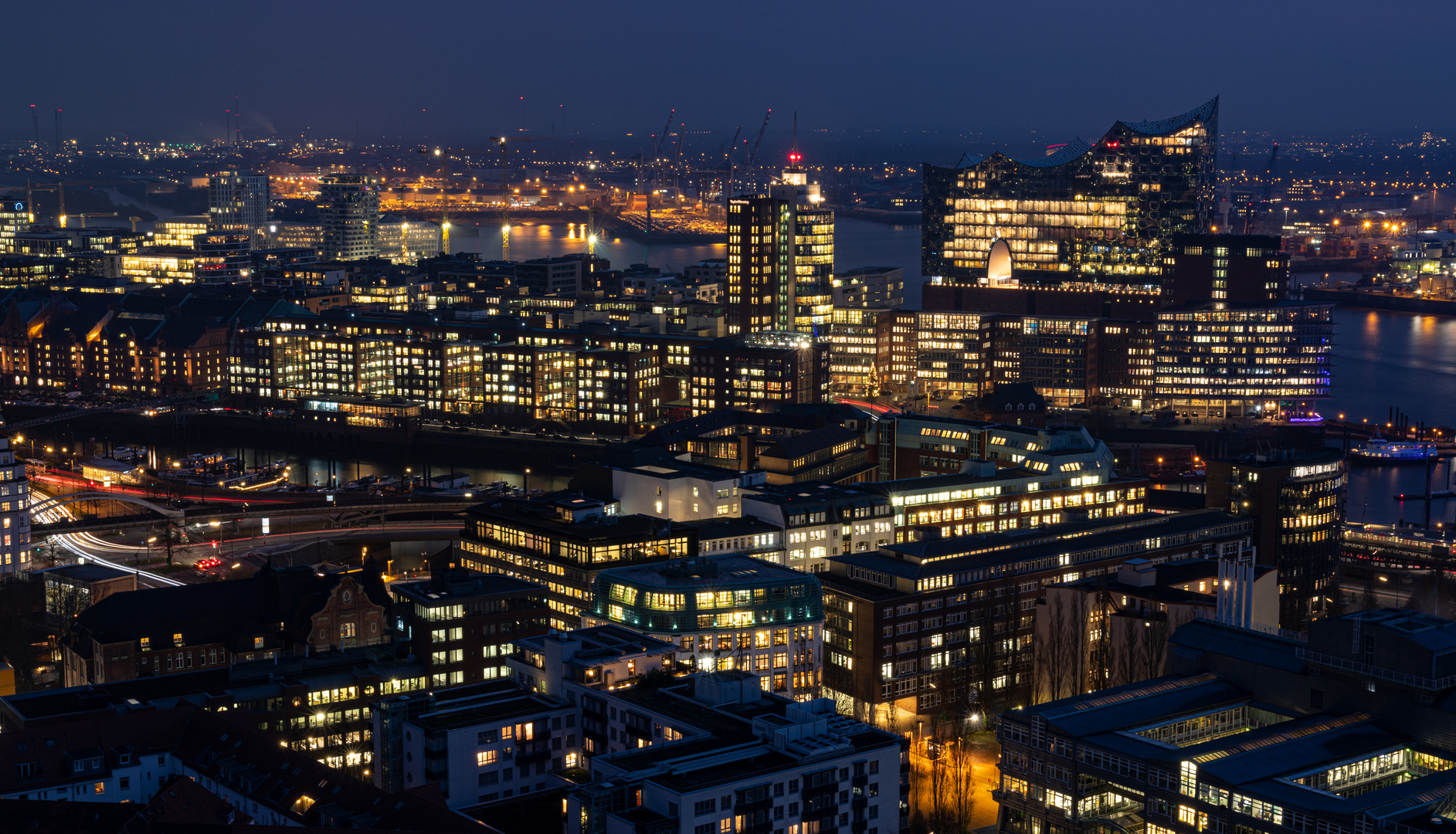 Die Elphi vom Michel gesehen Foto & Bild | city, world, spezial Bilder ...