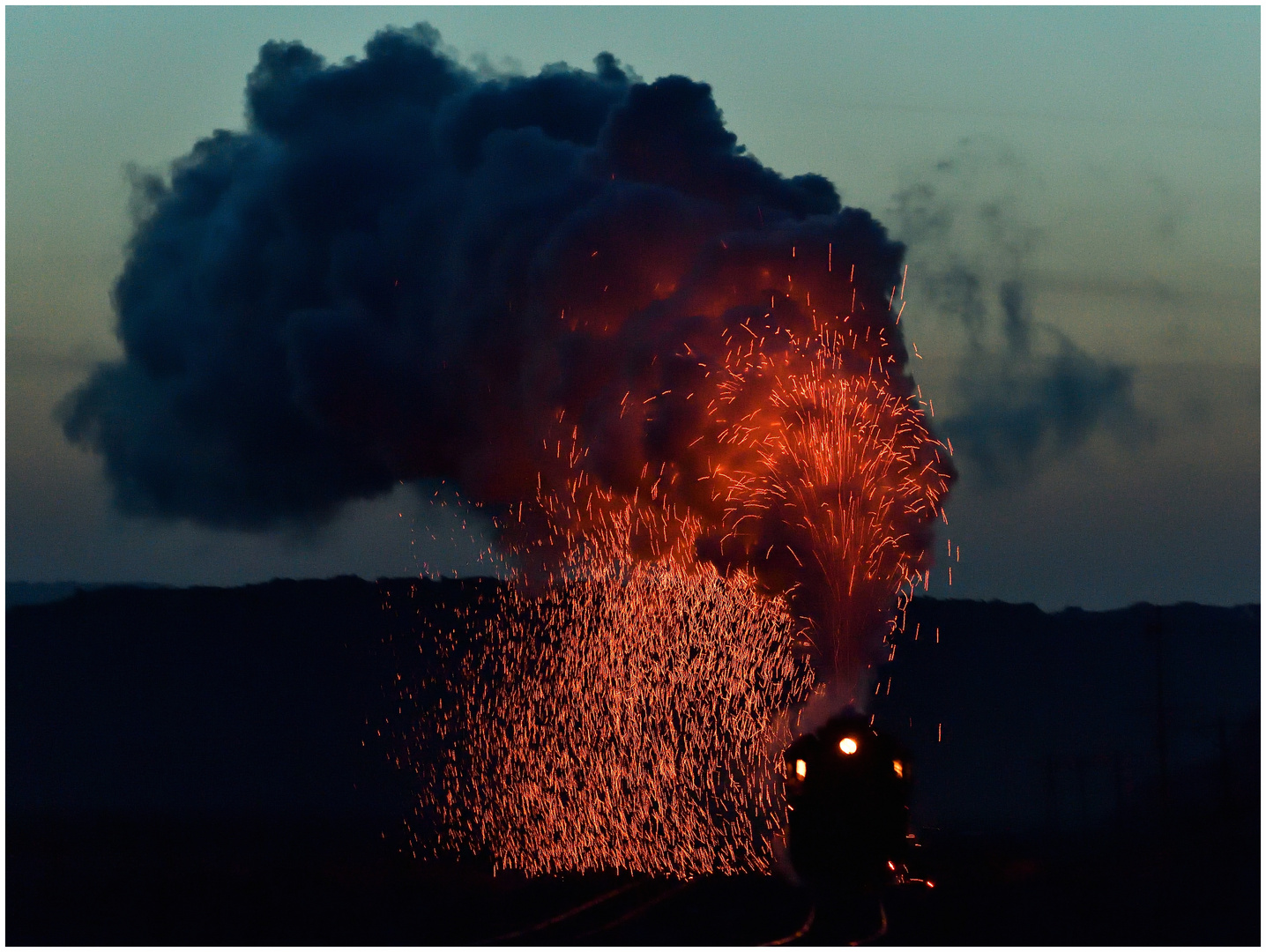Die Farbe der Funken Foto & Bild | tagebau, bergbau, bahn Bilder auf ...