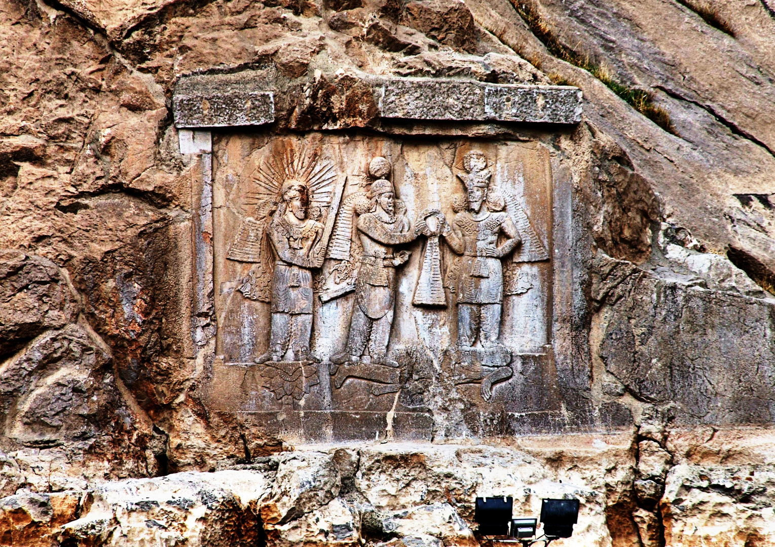 Die Felsenreliefs von Taq-e Bostan in Kermanshah (2) Foto & Bild ...