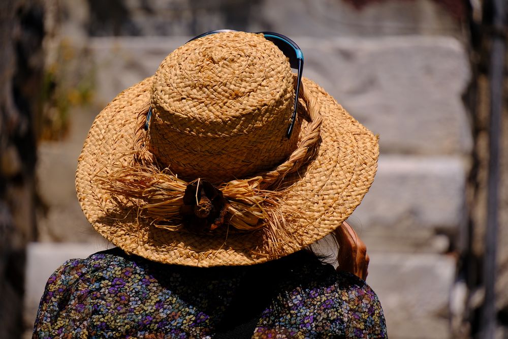 ...die Frau mit Hut... Foto & Bild | europe, greece, santorini Bilder ...