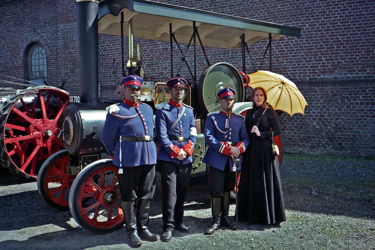 Die Garde Foto & Bild | analog, menschen, szene Bilder auf fotocommunity