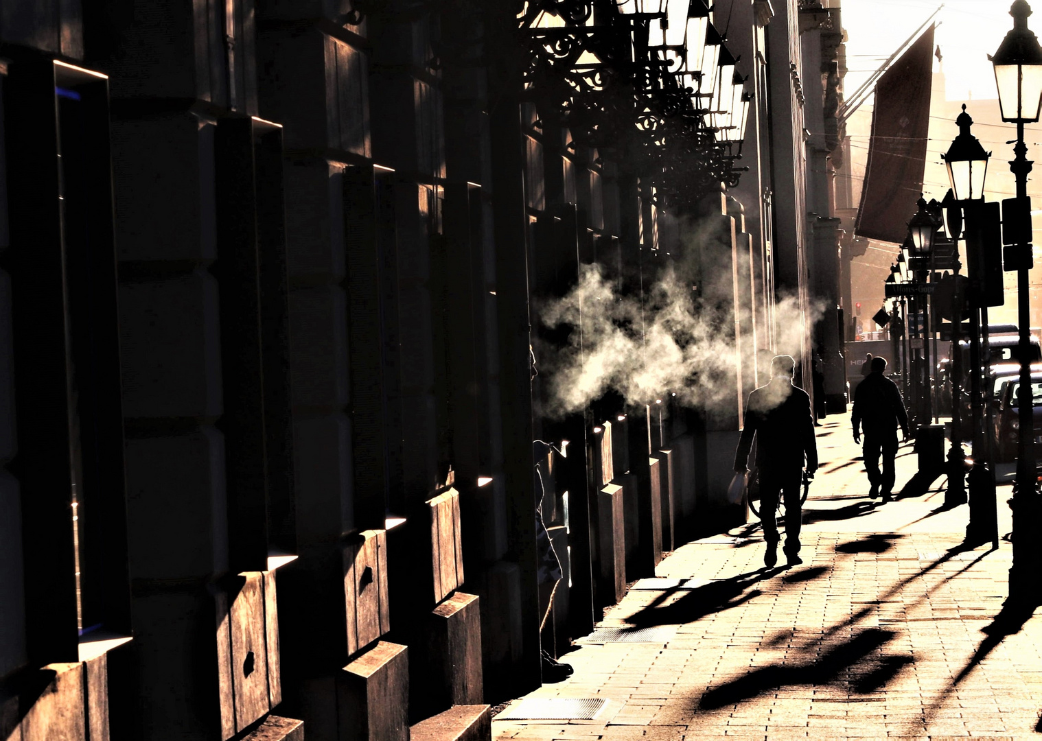 Die goldene Stunde Foto & Bild | architektur, streetfotografie mit menschen, stadtlandschaft ...