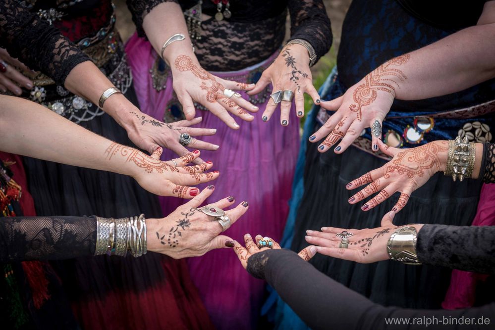 Die Hände der Bauchtänzerinnen Foto & Bild | erwachsene, menschen in ...