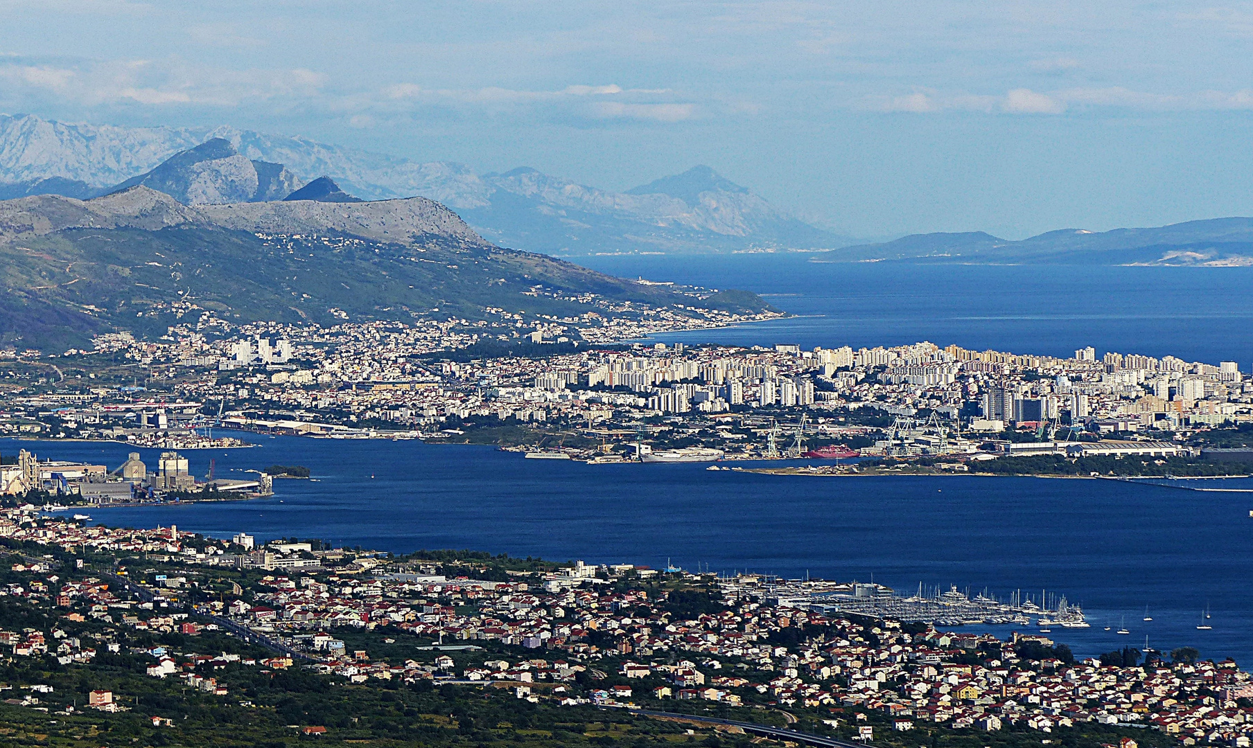 Die Hafenstadt Split von oben Foto & Bild | world, meer, natur Bilder ...