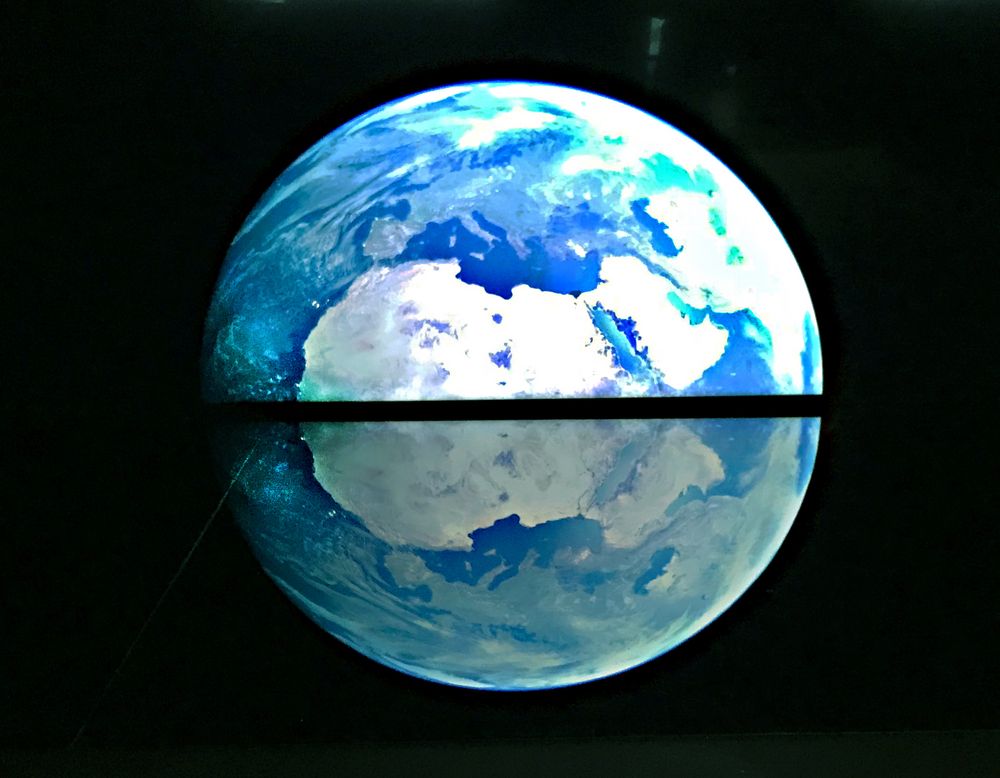 Die halbe Erde Foto & Bild | projekte, 2 - dienstag ist spiegeltag ...