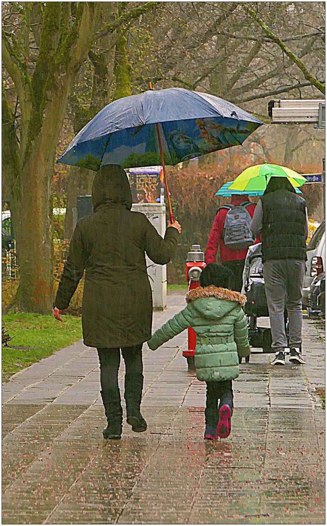 Die im Regen gehen Foto & Bild | erwachsene menschen, streetfotografie ...
