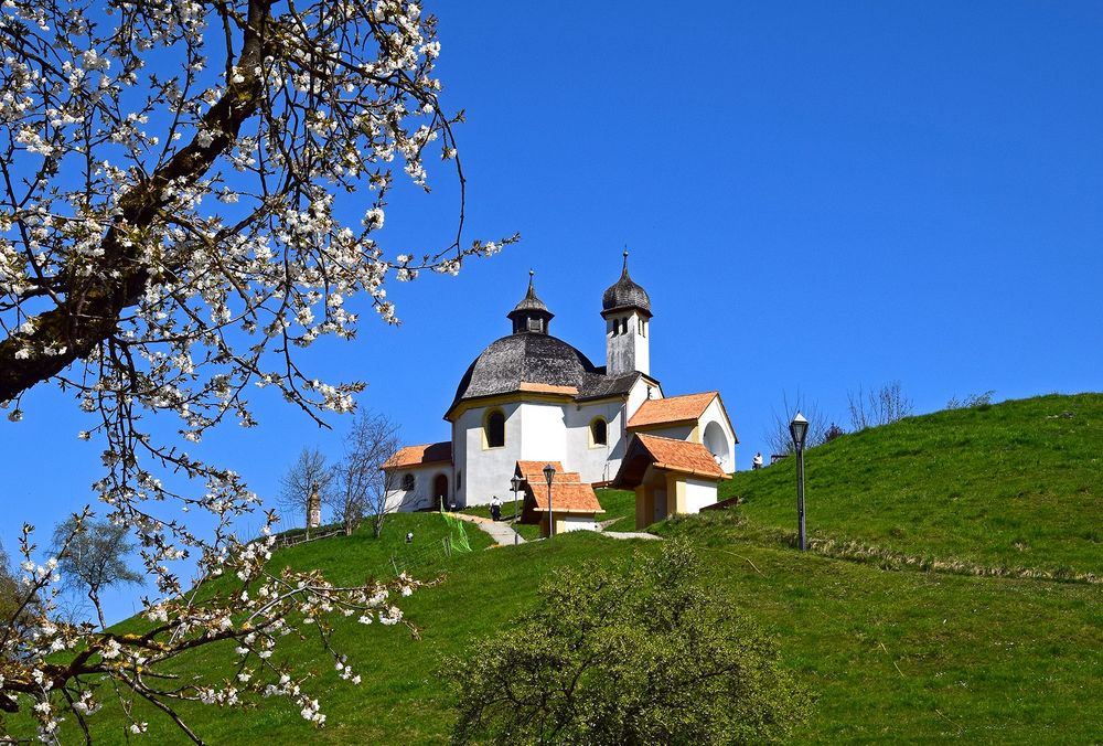 Die Kalvarienberg Kirche Foto & Bild | world, wiese, kirche Bilder auf ...