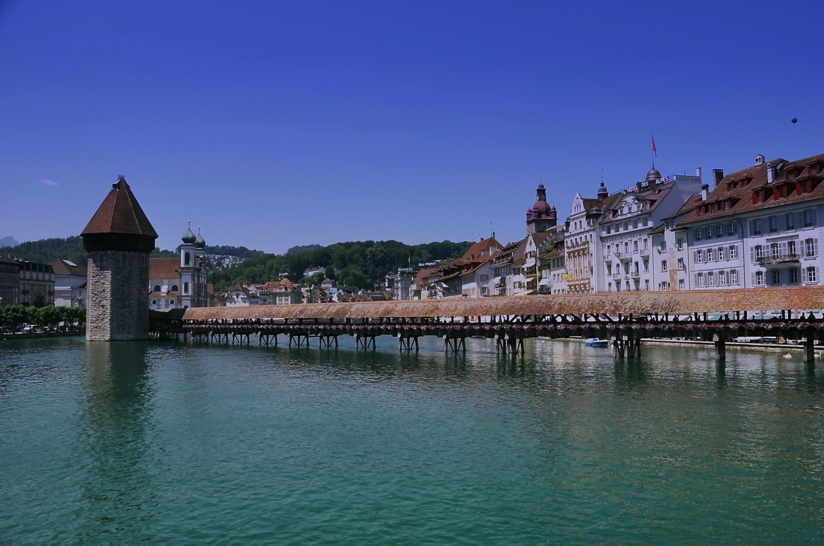 Die Kapellbrücke von 1365 in Luzern Foto & Bild | natur, landschaft ...