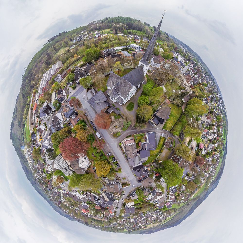 Die Kirche im Dorf ... Foto & Bild | kirche, architektur, nrw Bilder auf fotocommunity
