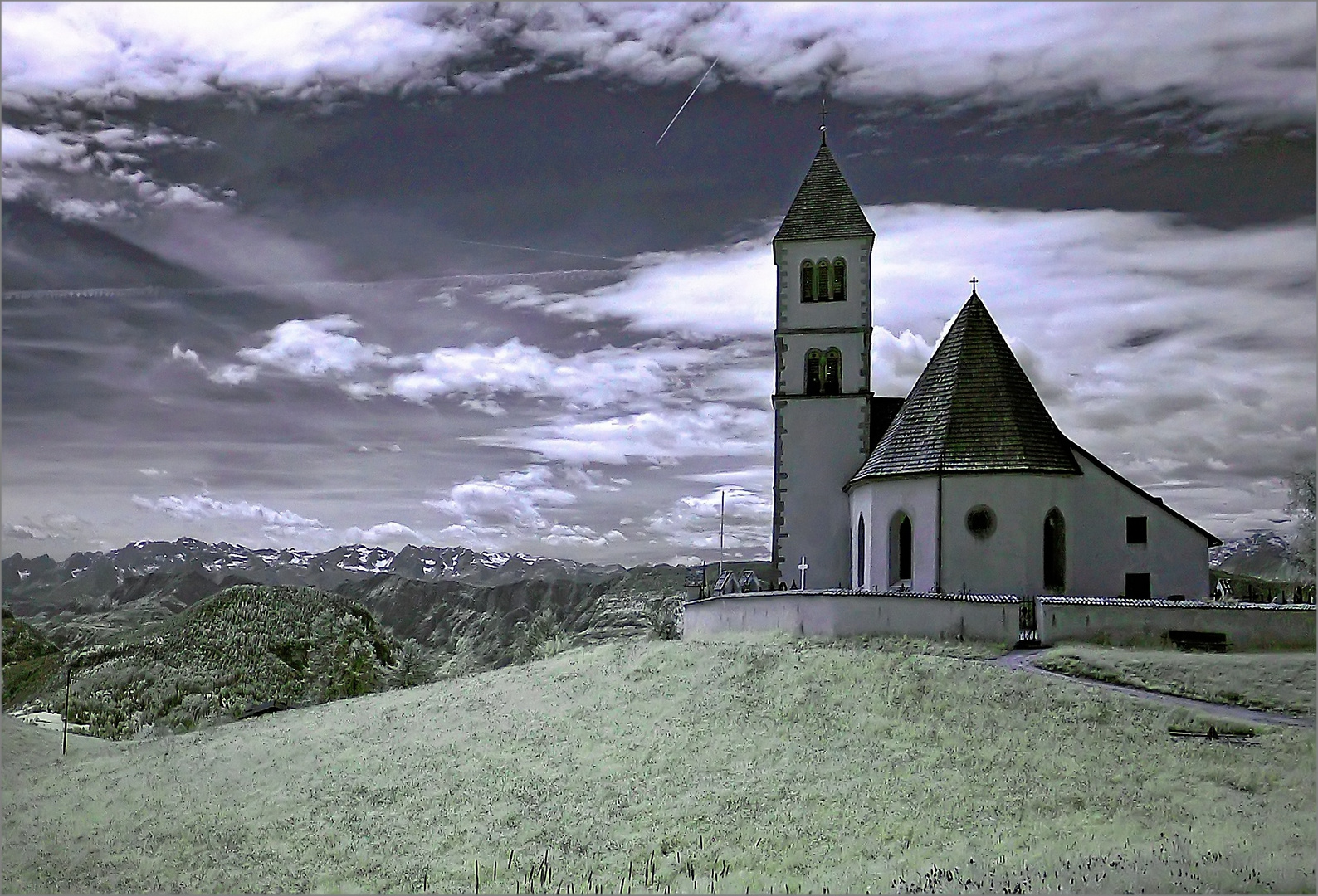 Die Kirche in Radein Foto & Bild | infrarot, techniken, aufnahme ...