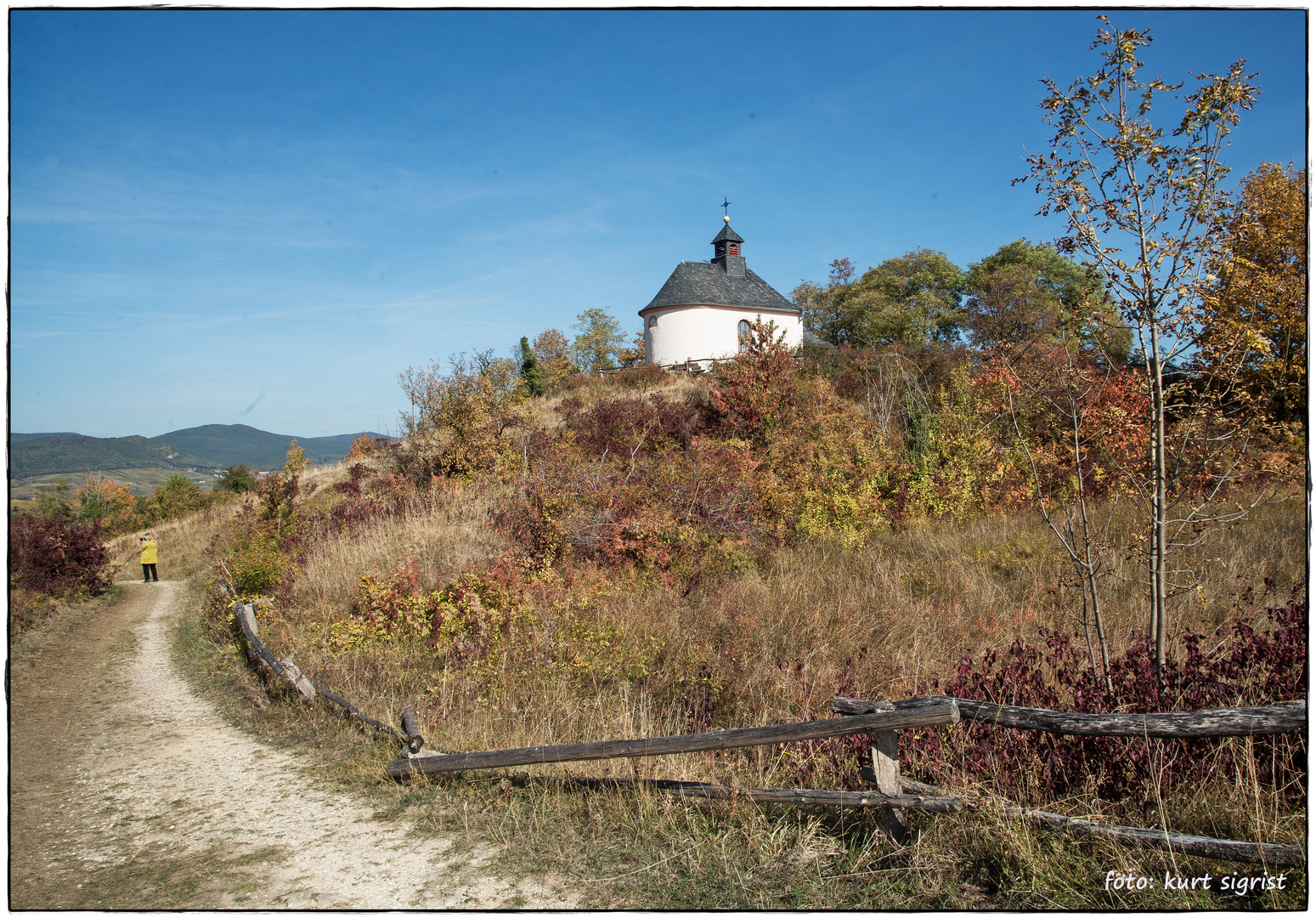 Die kleine Kapelle auf der Kleinen Kalmit Foto & Bild | natur Bilder ...